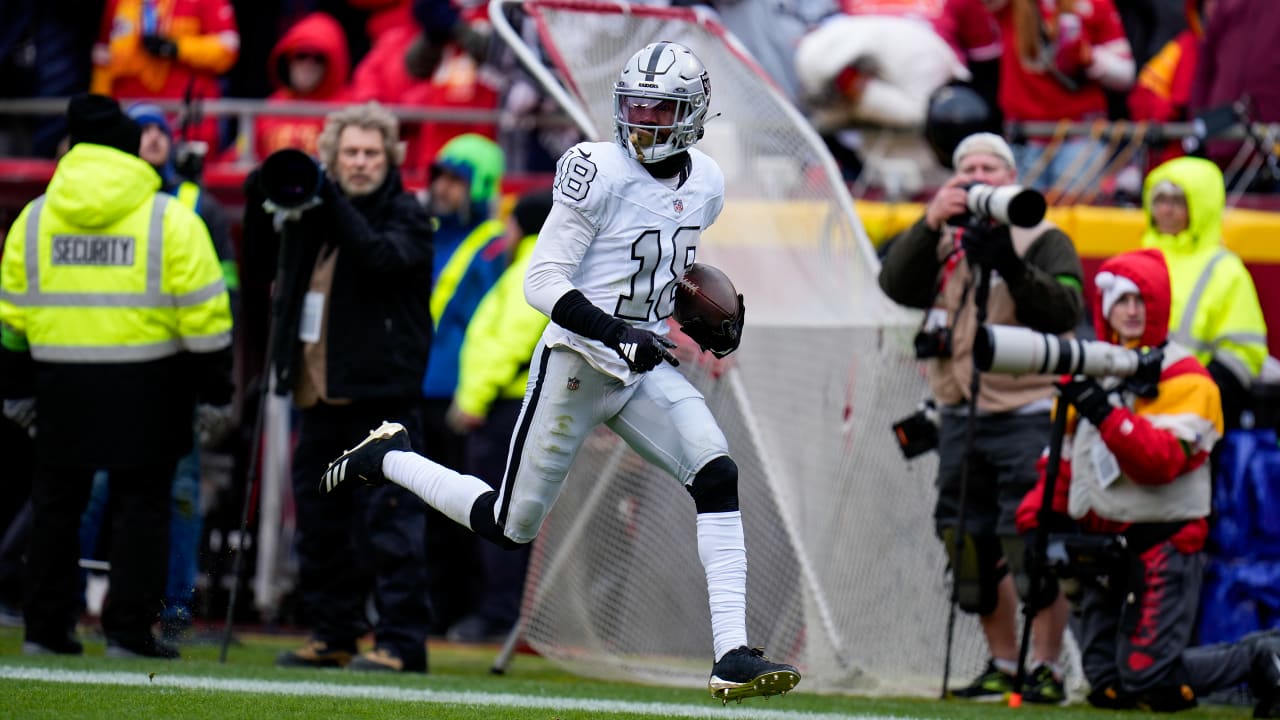 Jack Jones intercepts Patrick Mahomes for pick-six | Raiders 2023 Week ...