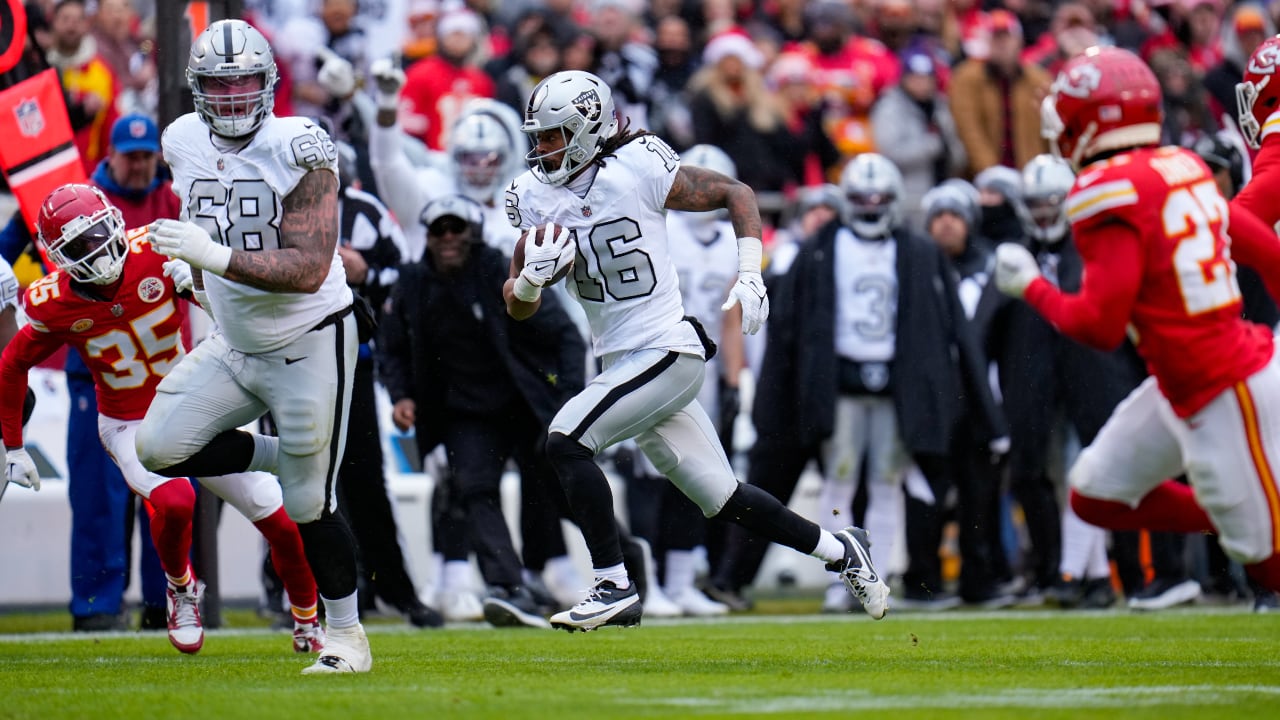 Jakobi Meyers' 21-yard gain | Raiders 2023 Week 16 Highlights vs. Kansas City Chiefs