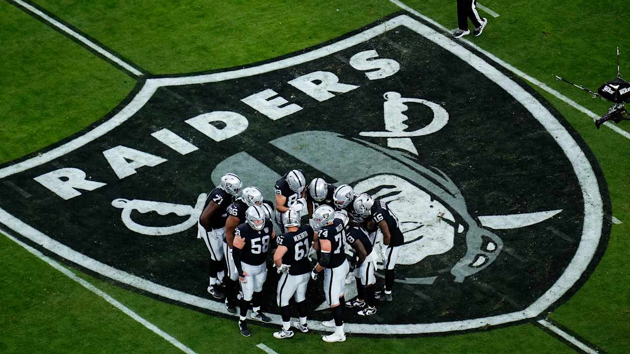 Raiders no mantienen ritmo en segunda mitad en derrota ante Denver