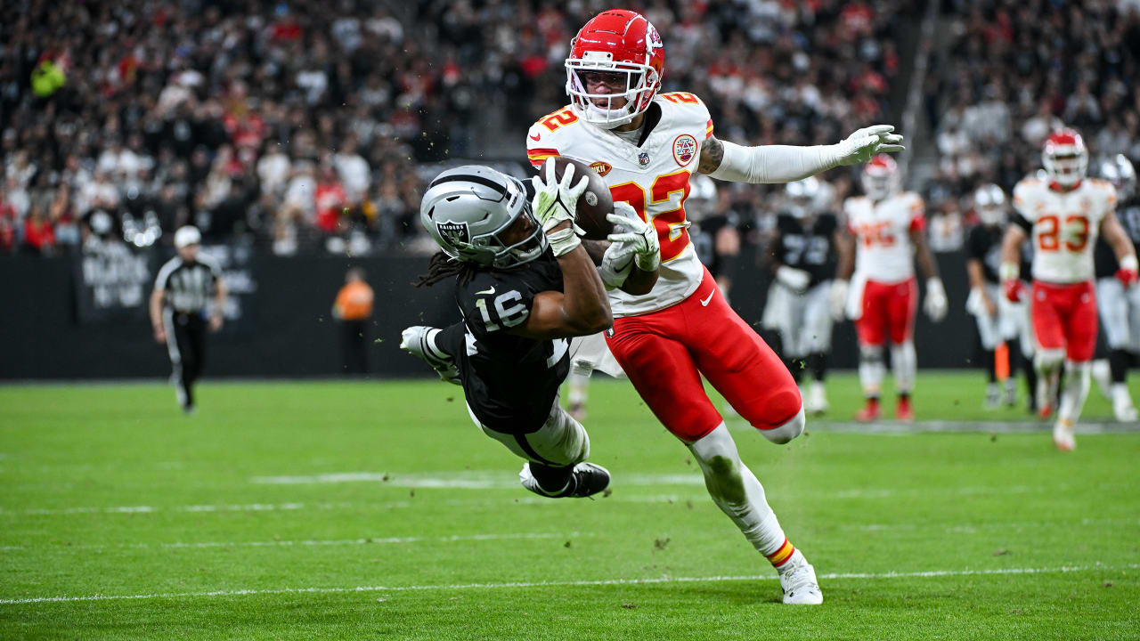 Raiders 2023 Week 12 Highlights vs. Chiefs | Jakobi Meyers makes impressive 33-yard catch