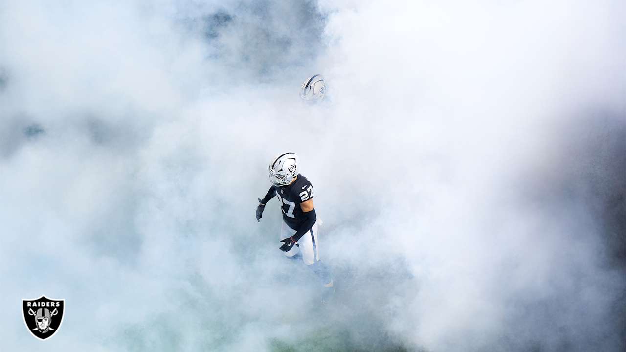 177 Feet Up: The 50 best photos from the catwalk | Raiders vs. Chargers