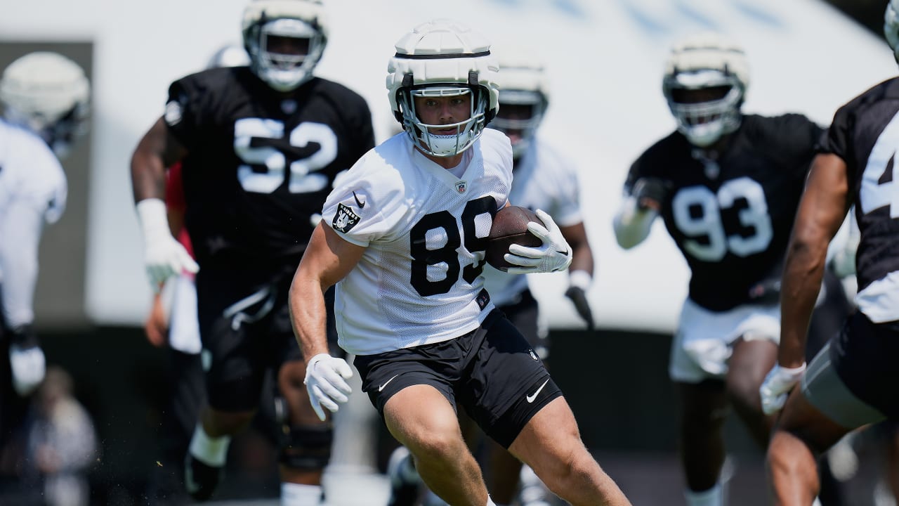 Highlights from the Raiders' first training camp practice in Costa Mesa ...