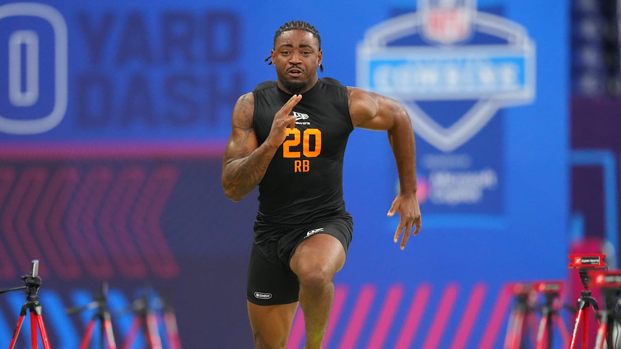 Arkansas Razorbacks running back Mike Washington Jr. runs 40-yard dash ...