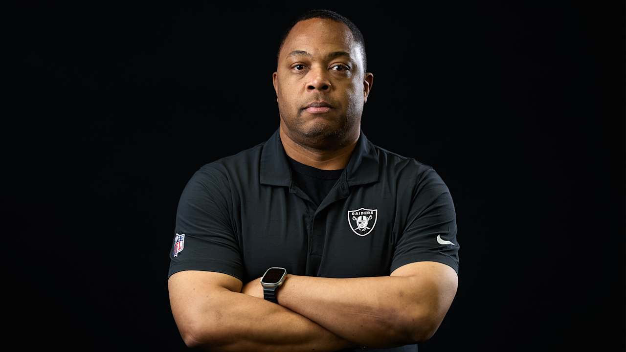 Q&A: Get to know Raiders wide receivers coach Chris Beatty
