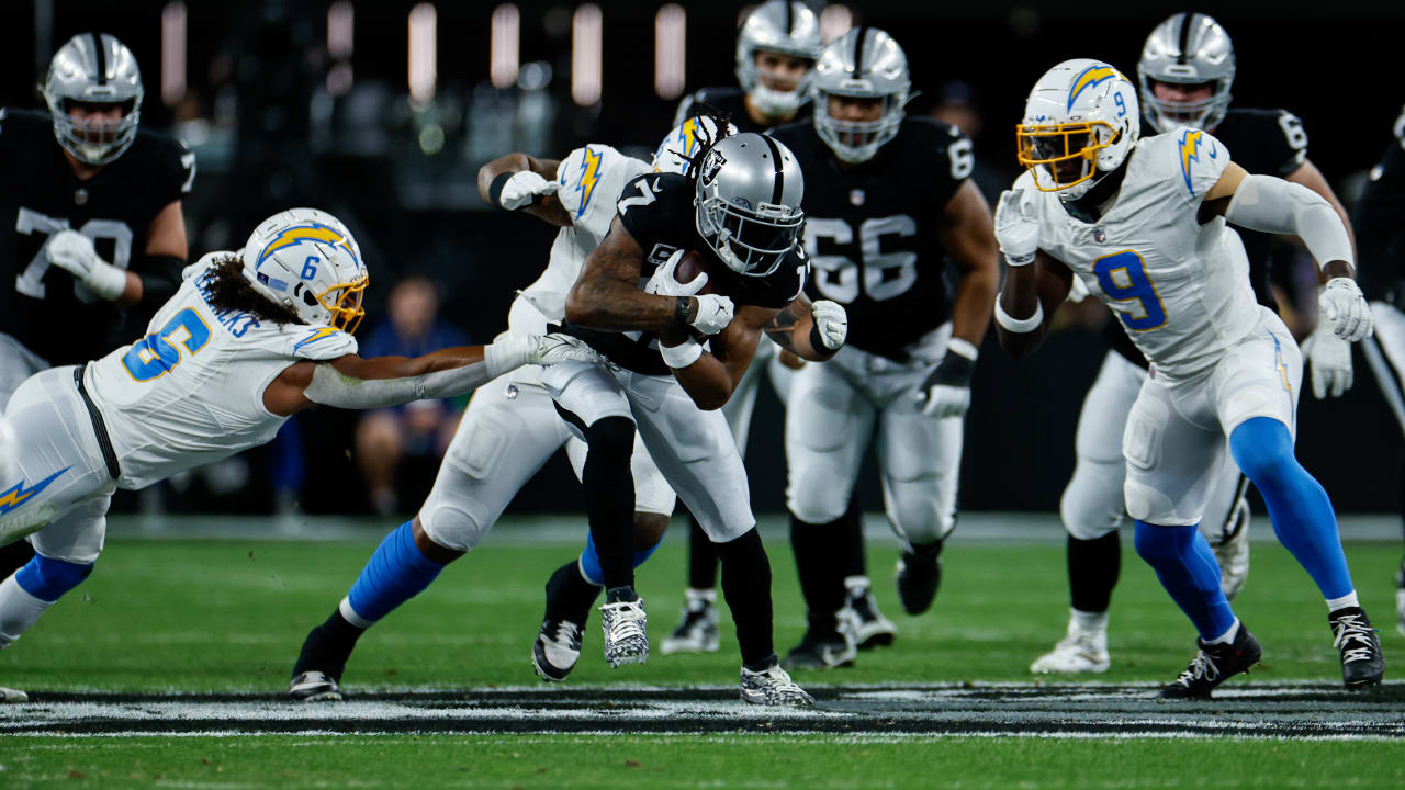 Davante Adams gains 24 yards | Raiders 2023 Week 15 Highlights vs. LA Chargers