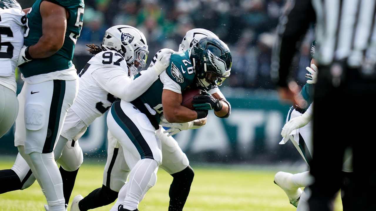 Live Game Updates: Raiders at Eagles | Week 15