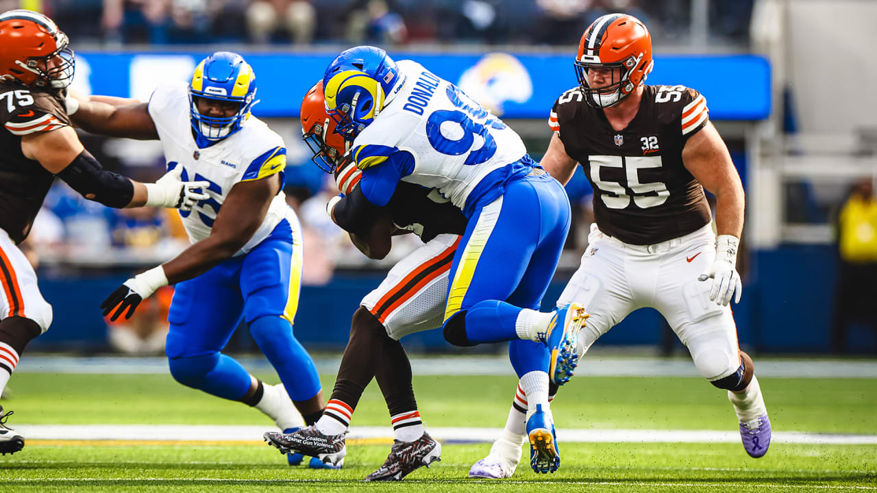 Los Angeles Rams defensive lineman Aaron Donald quickly gets into the ...