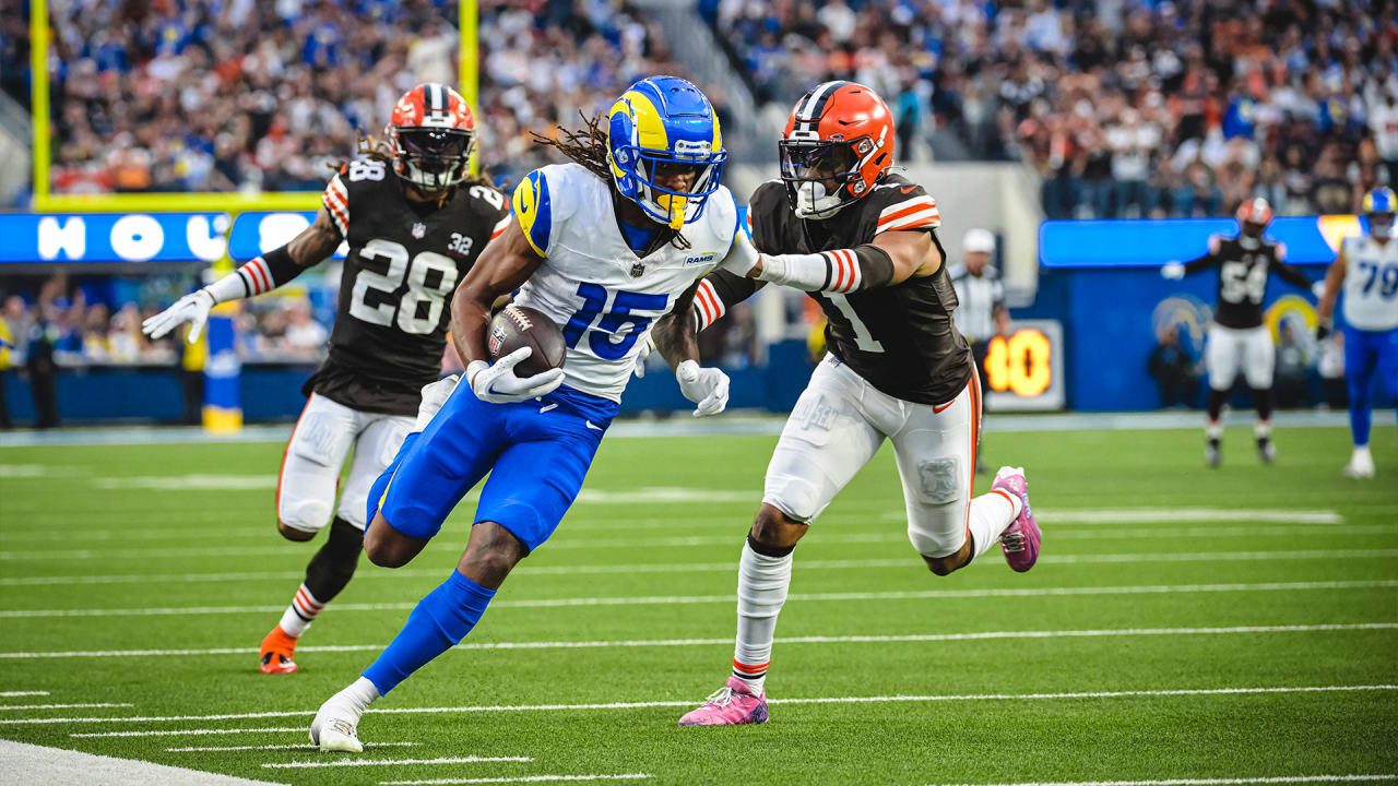 Los Angeles Rams quarterback Matthew Stafford uncorks a 30-yard ...