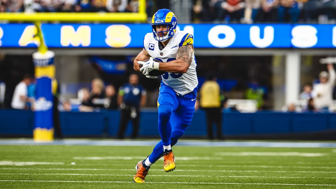 Los Angeles Rams tight end tight end Tyler Higbee bursts down the ...