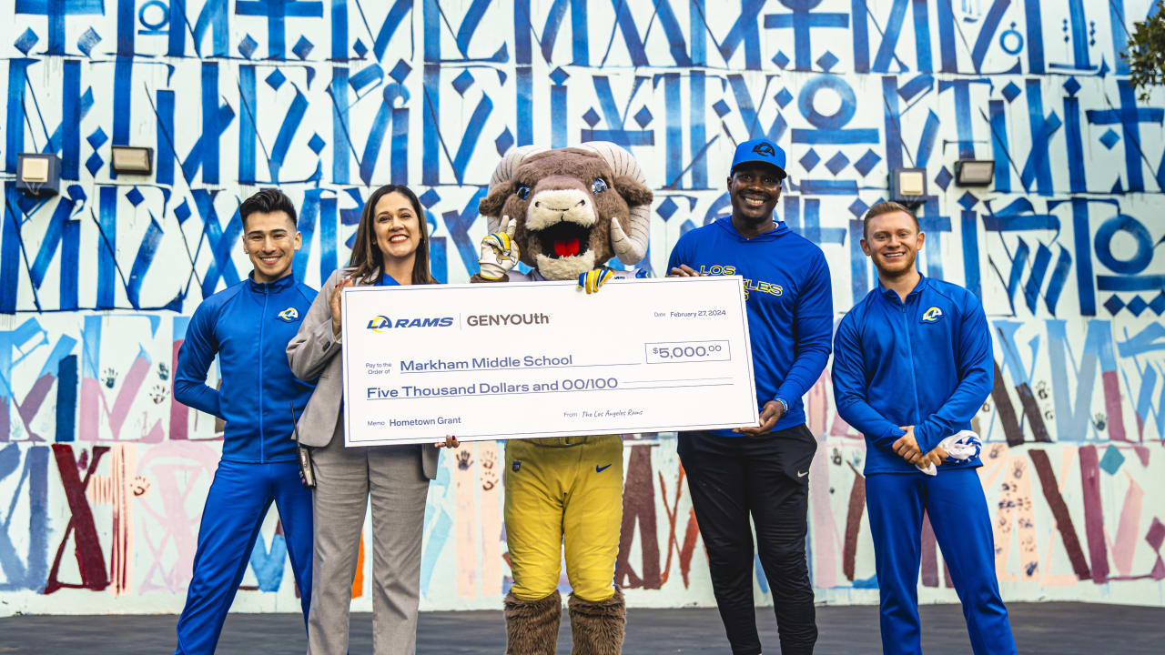 Rams Cheerleaders & mascot Rampage surprise Markham Middle School with ...