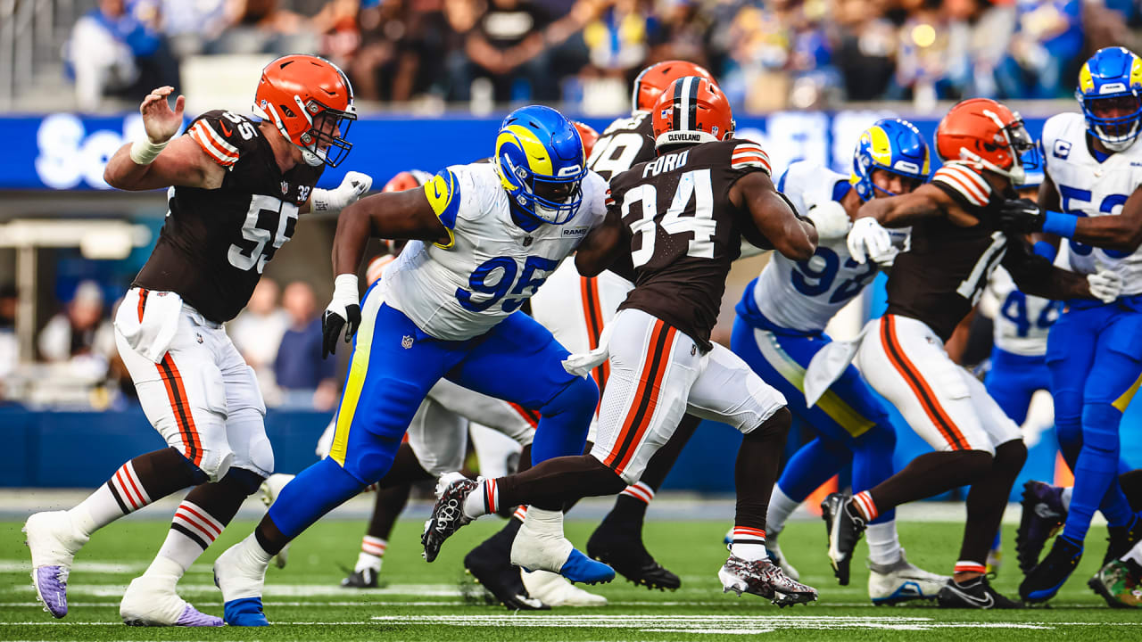 Los Angeles Rams nose tackle Bobby Brown III reaches Browns running ...