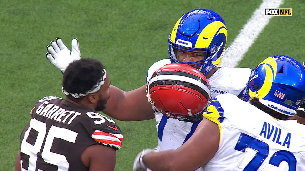 Alaric Jackson has priceless reaction as Myles Garrett's helmet gets ...