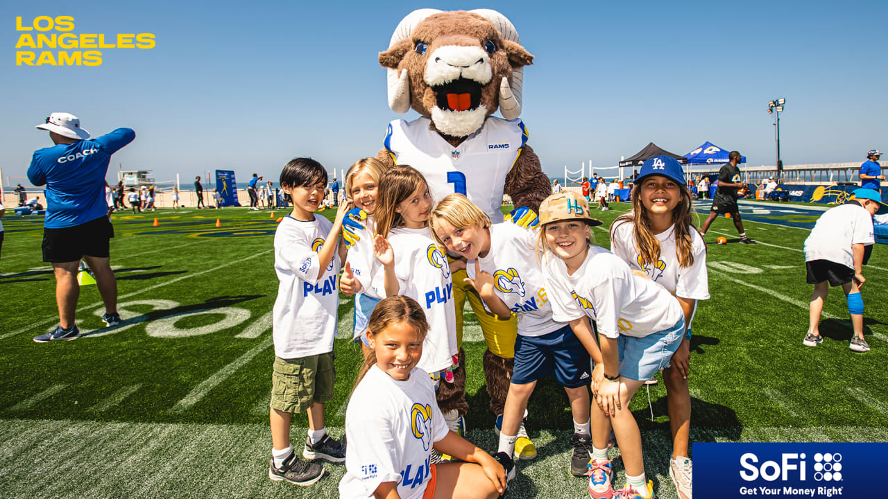 COMMUNITY PHOTOS: Rams host local youth football players at SoFi Field ...