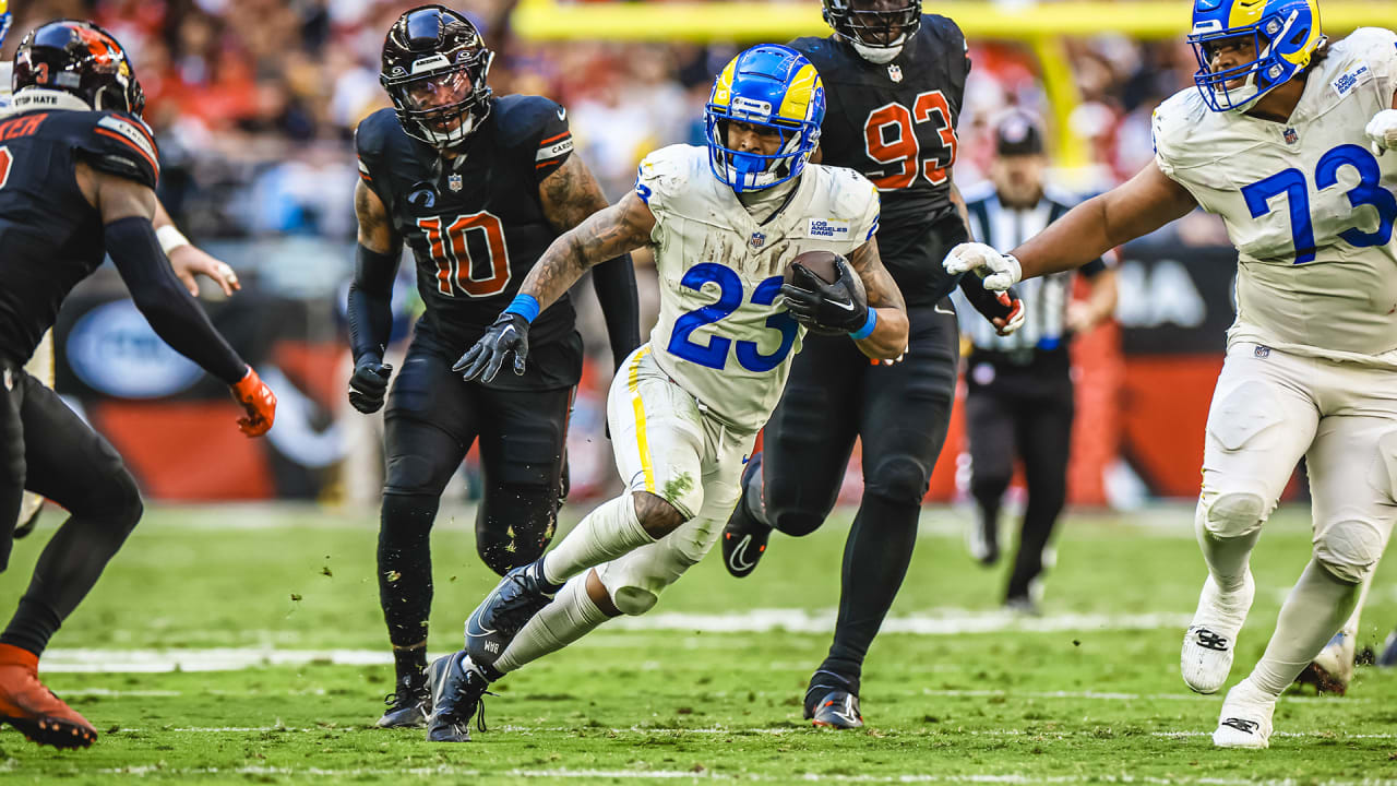 Los Angeles Rams running back Kyren Williams picks up 24 yards after a ...