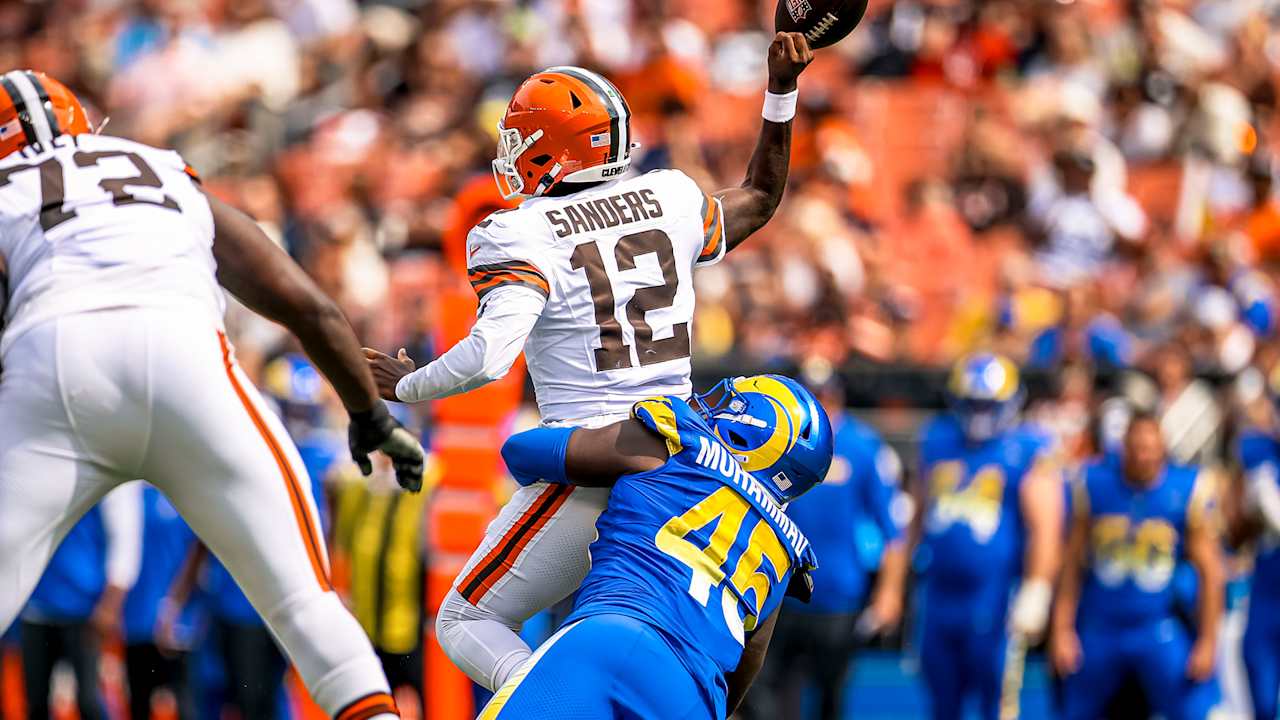 Outside linebacker Jamil Muhammad sack on Shedeur Sanders - Los Angeles ...