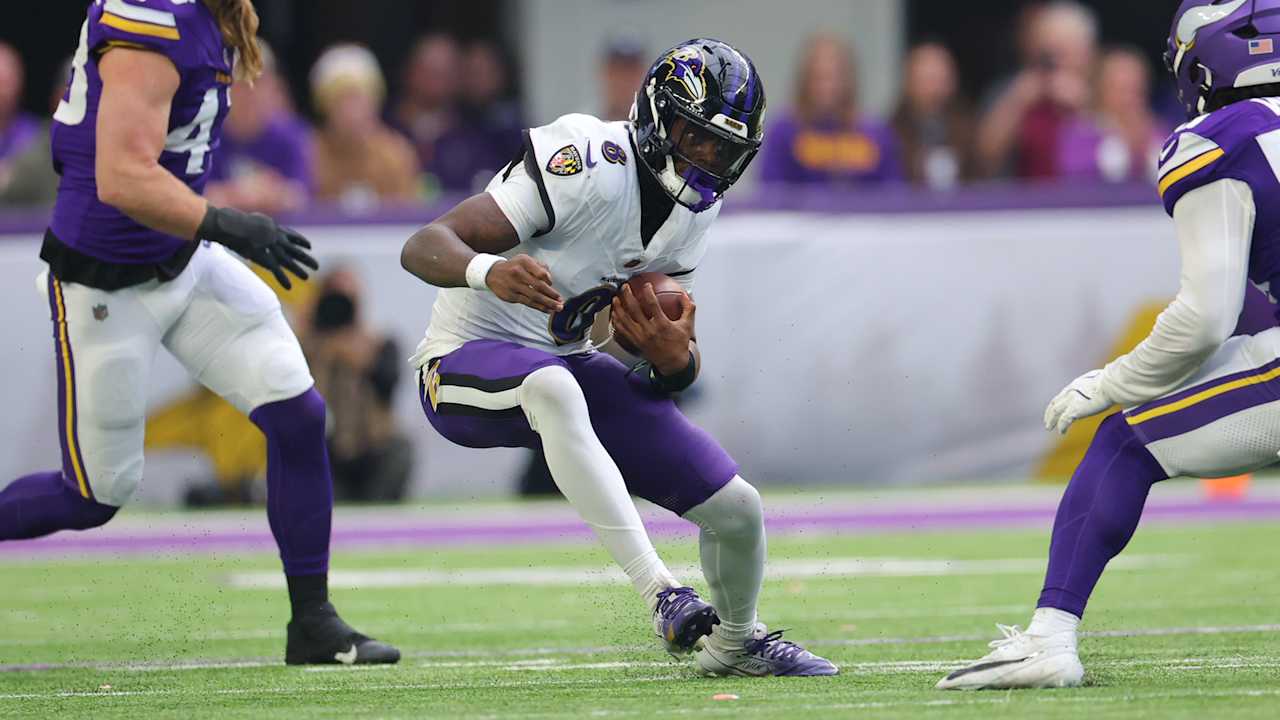 Lamar Jackson Escapes for 8-Yard Scramble | Game Highlight