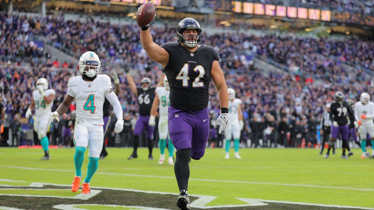 Patrick Ricard Makes One-Handed Touchdown Catch | Ravens-Dolphins Highlights, Week 17