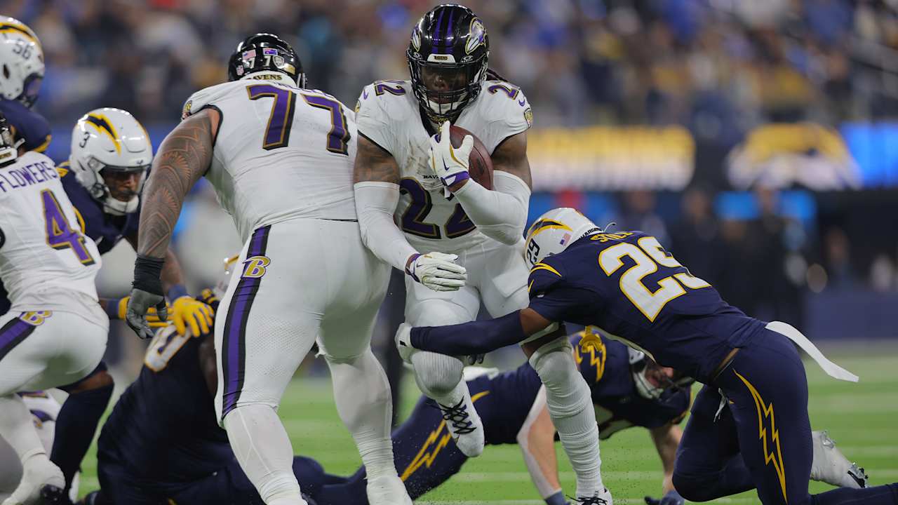 Derrick Henry Converts Fourth Down With Long, Physical Run | Highlight ...