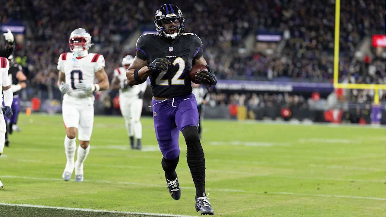 Derrick Henry Scampers for 21-Yard Touchdown | Game Highlight