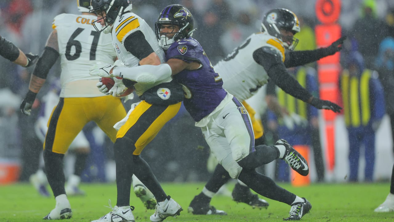 Rookie Trenton Simpson Shines in Defensive ‘Debut’