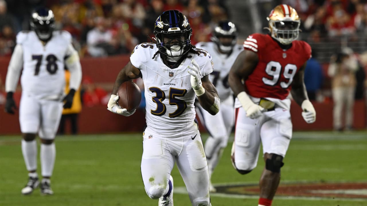 Lamar Jackson Extends Play, Hits Gus Edwards for 39 Yards | Ravens ...