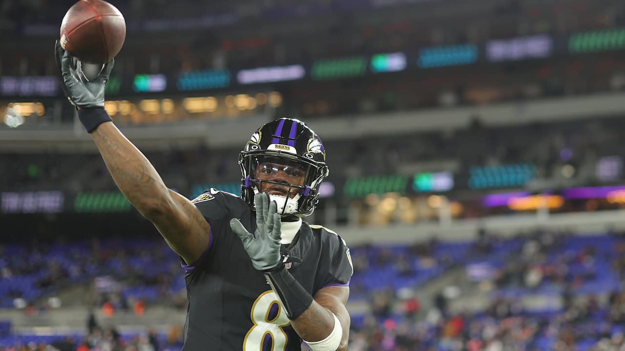 Photos: Ravens Warm Up for Heavyweight Fight vs. Patriots