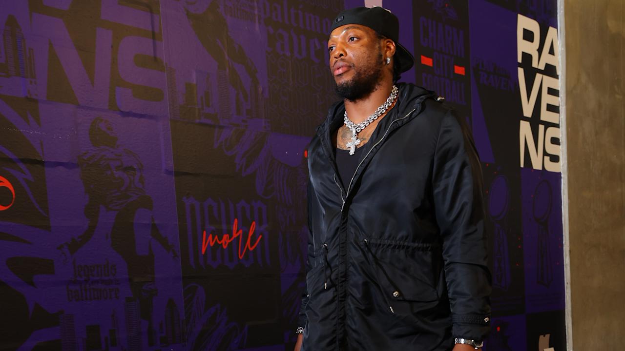 Photos: Ravens Arrive for Week 6 Game vs. Rams