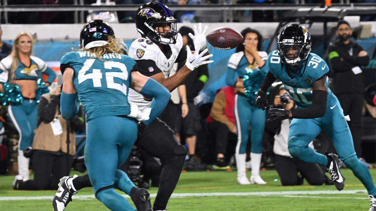 Isaiah Likely Climbs the Ladder to Steal Long Catch | Ravens-Jaguars ...