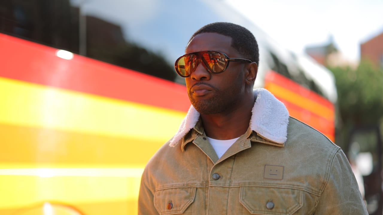 Arrival Photos: Ravens Ready for Primetime in L.A.