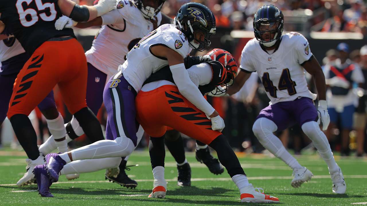 Kyle Hamilton Blitzes to Sack Joe Burrow on Third Down | Ravens-Bengals ...