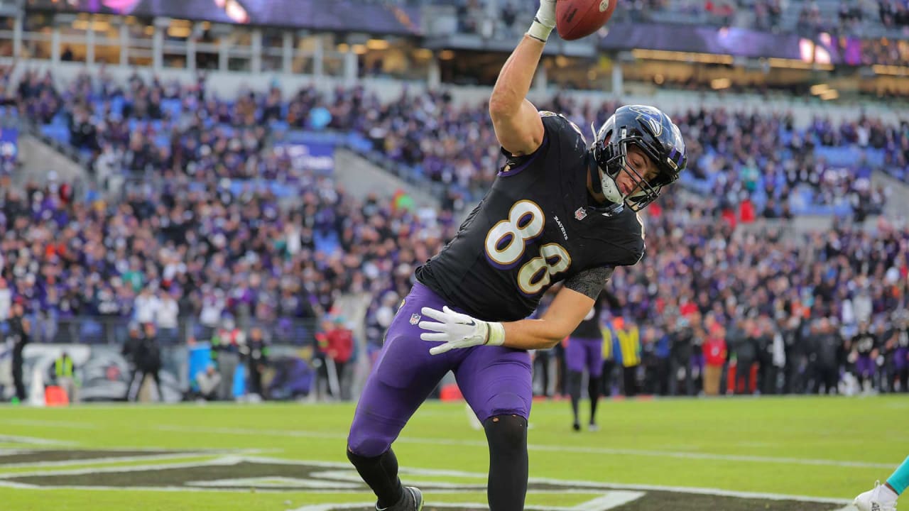 Charlie Kolar Makes 19-Yard Touchdown Catch | Ravens-Dolphins ...