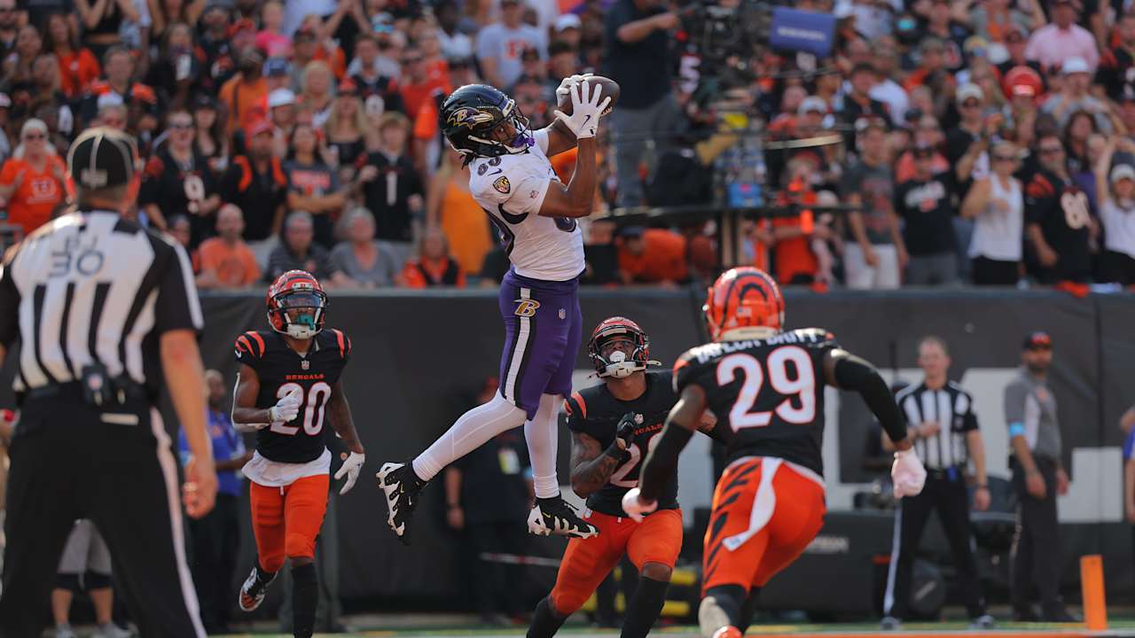 Lamar Jackson Makes Unreal Stiff-Arm Touchdown Pass | Ravens-Bengals ...