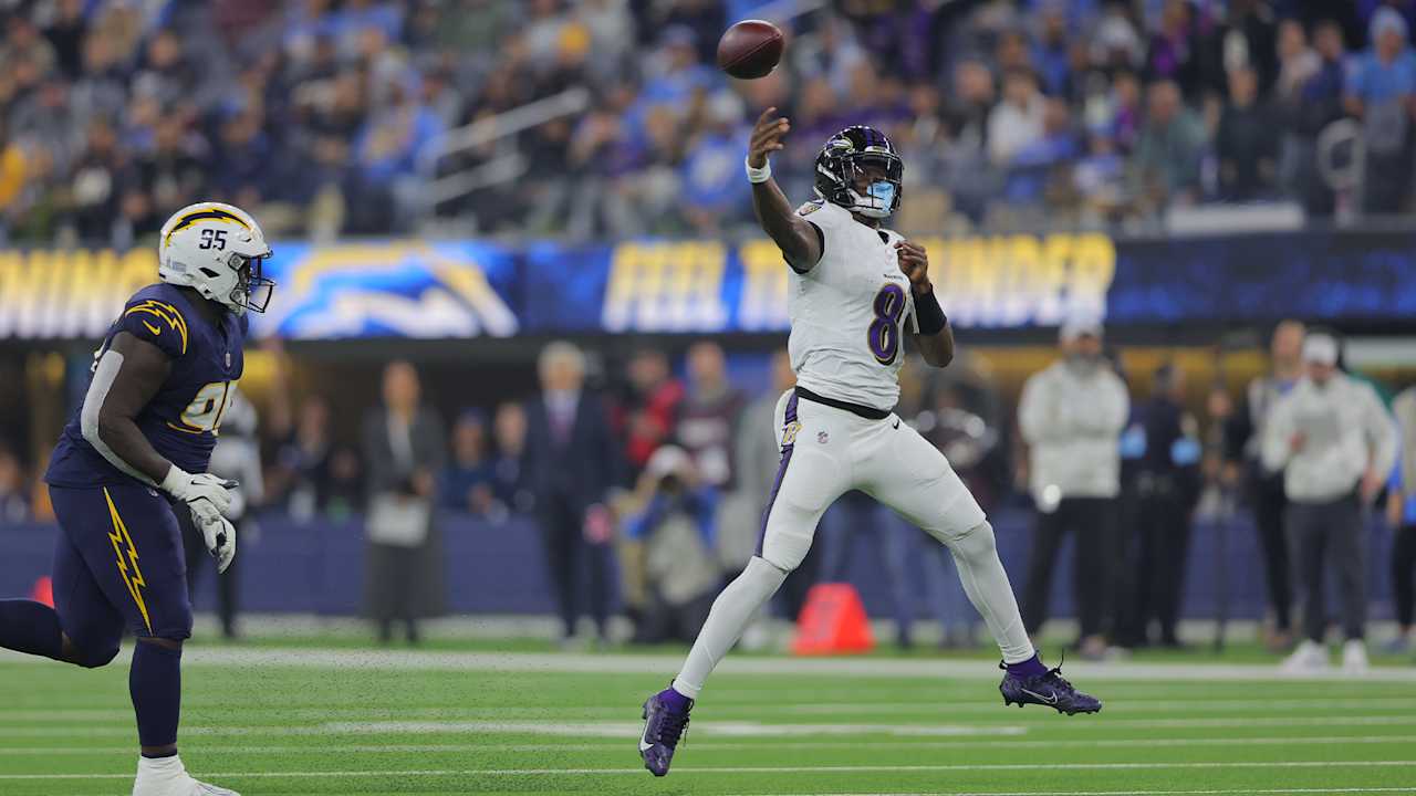 Lamar Jackson Throws a Dime on the Run to Zay Flowers | Highlight ...