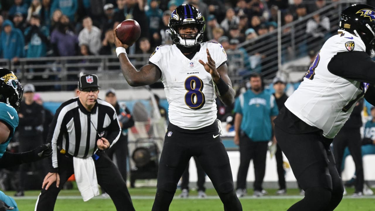 Lamar Jackson Escapes Pressure, Lobs Pass on the Run | Ravens-Jaguars ...