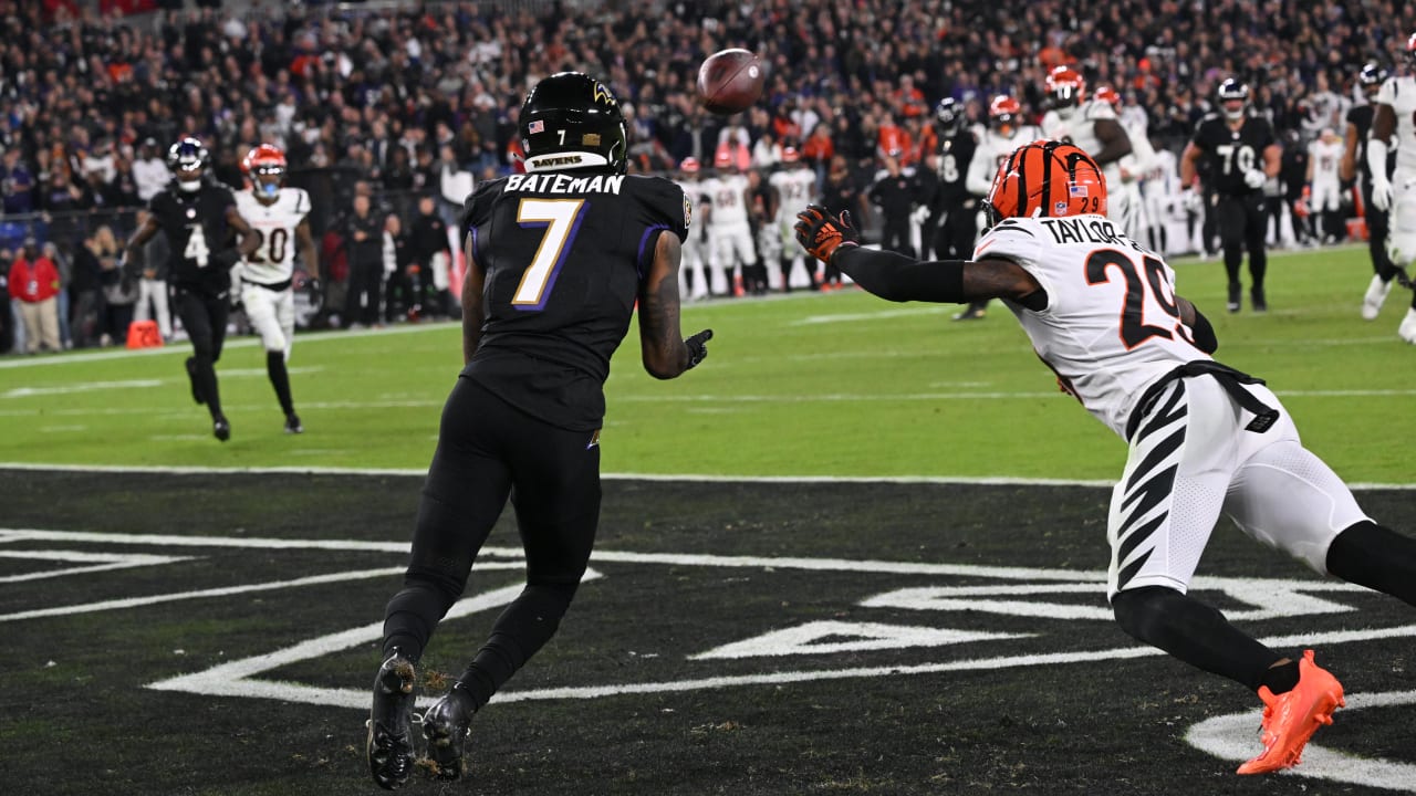Lamar Jackson Hits Rashod Bateman for Touchdown at End of First Half ...