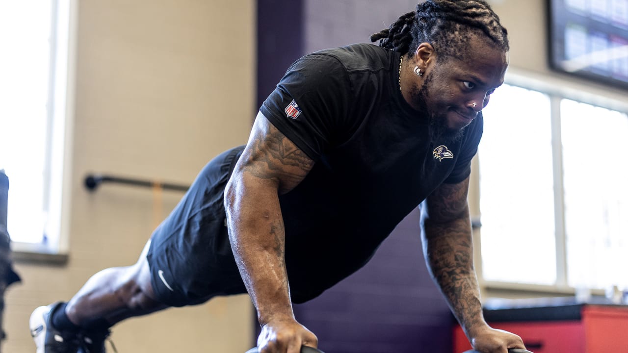Derrick Henry on His Offseason Workout Approach: ‘I’m Committed’
