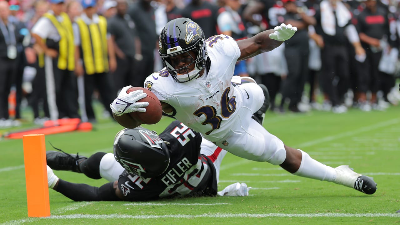 Owen Wright Stretches for a Touchdown | Highlights: Ravens-Falcons ...
