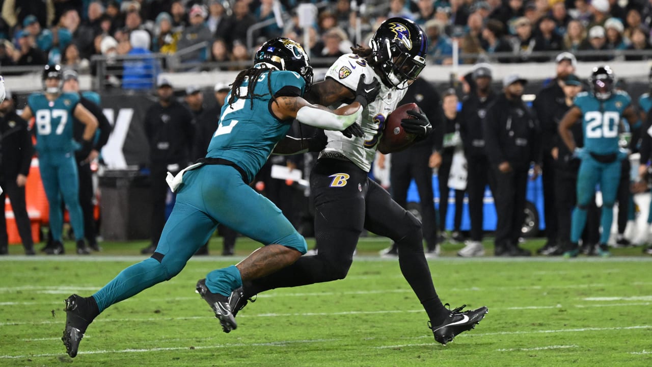 Gus Edwards Cutback Sets Up Physical Run | Ravens-Jaguars Highlights, Week 15