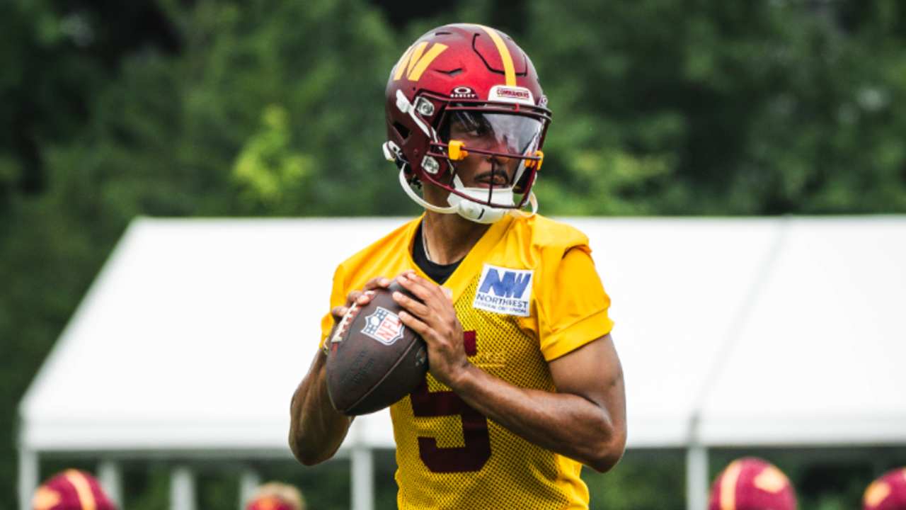 Jayden Daniels throws dart to Brian Robinson for red zone TD