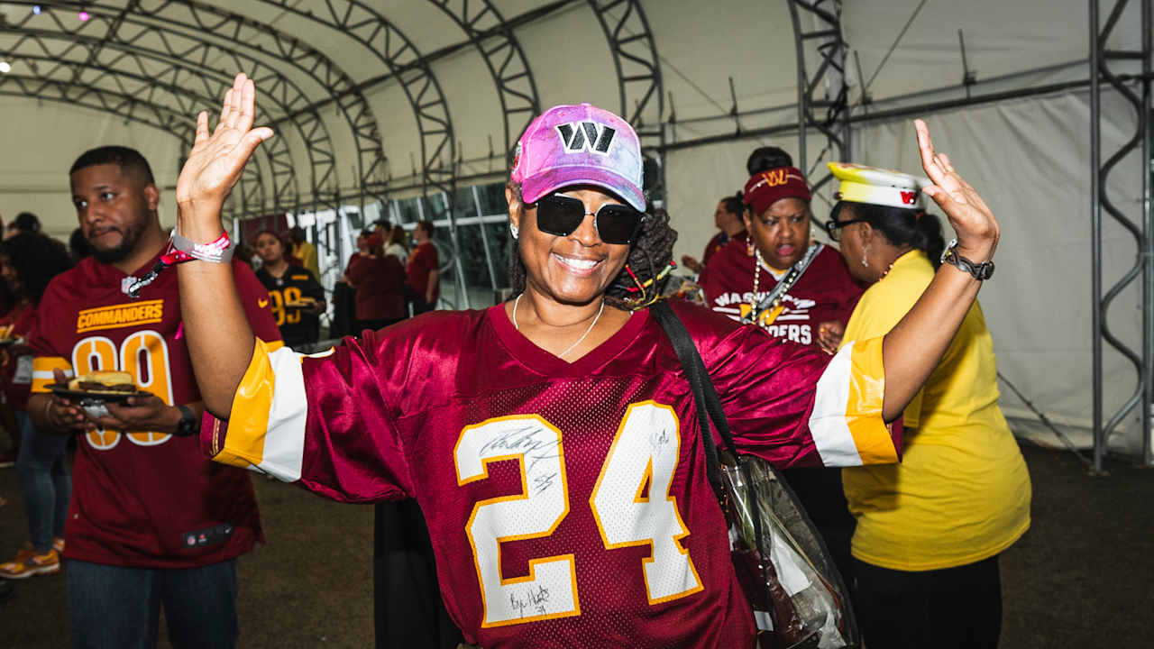 WOW Tailgate vs Philadelphia Eagles