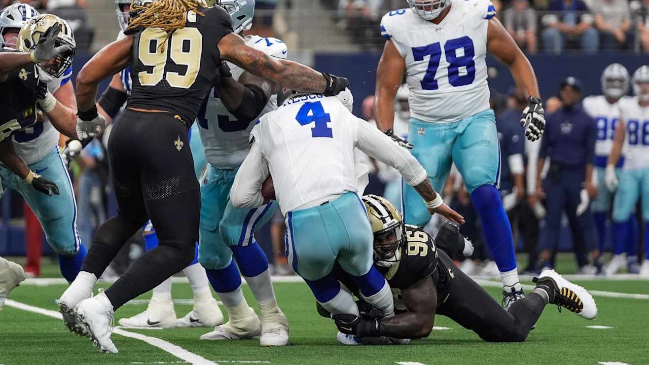 Carl Granderson stops Dallas' drive with Dak Prescott sack