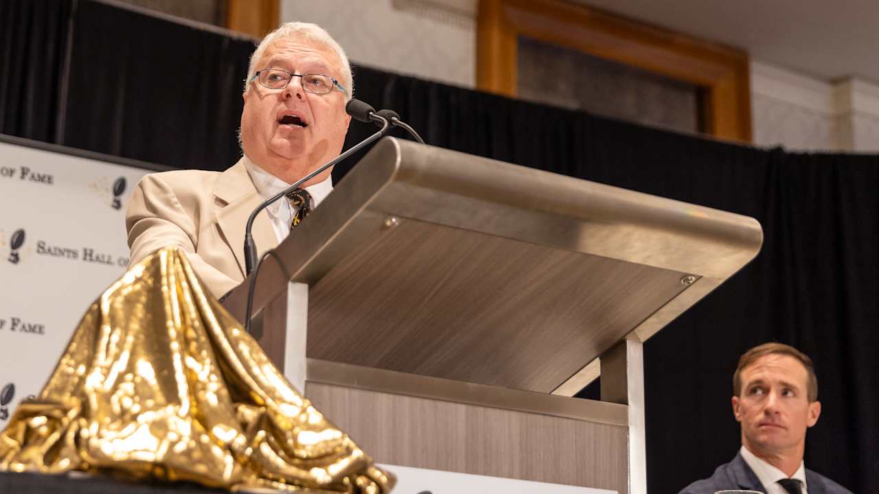 Joe Gemelli 'Fleur de Lis' award winner Doug Moreau gives speech ...