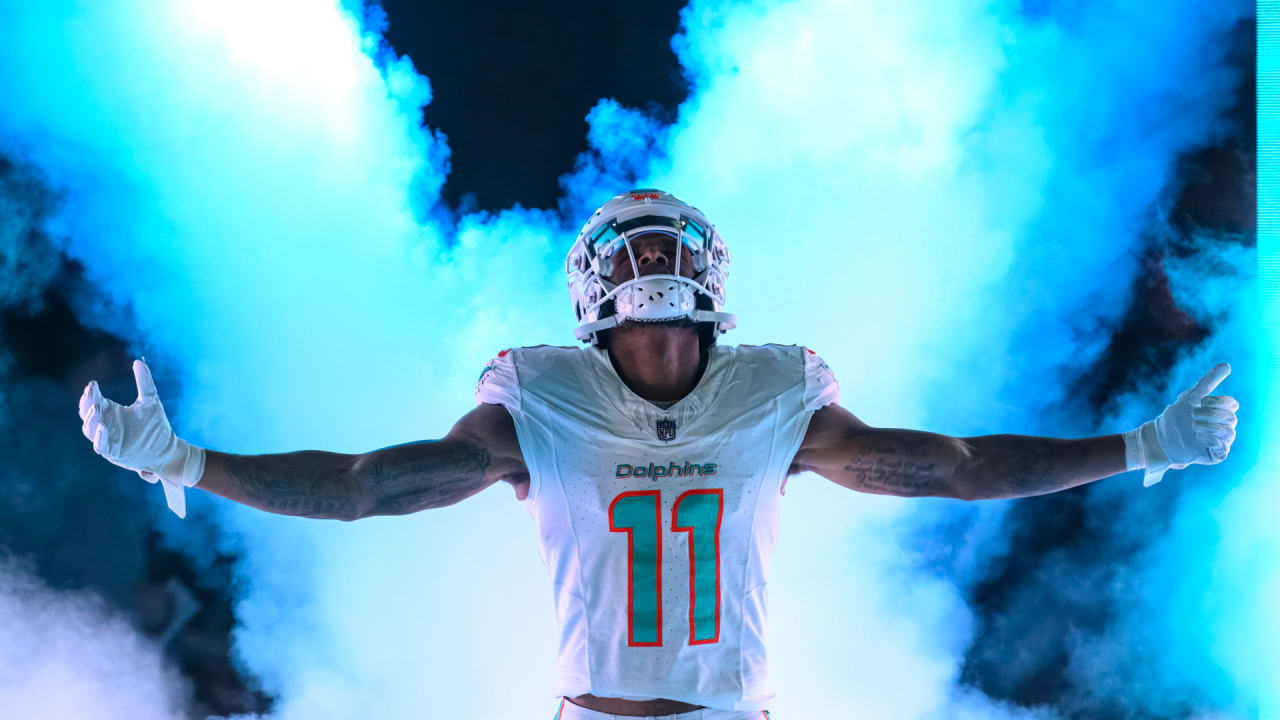 Cedrick Wilson Jr. joins the New Orleans Saints | Meet the Team Photos