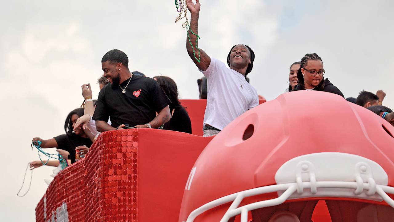 Photos: Saints players ride in Super Bowl LIX Parade powered by Toyota