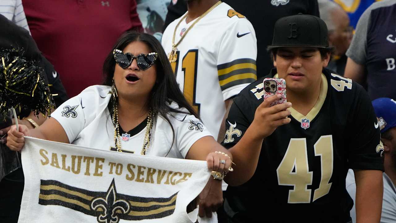 Photos: Fans | Saints at Rams | 2025 NFL Week 9
