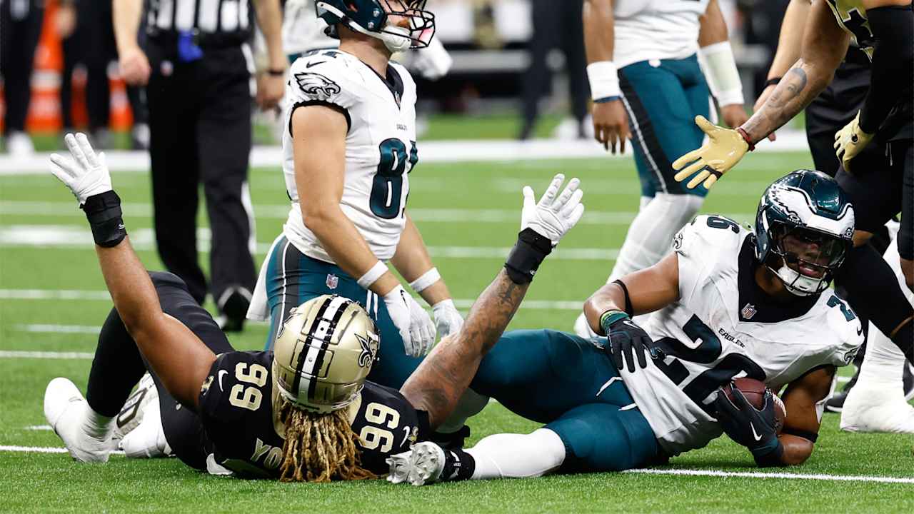 Saints defense stonewalls Barkley on 4th down for third takeaway