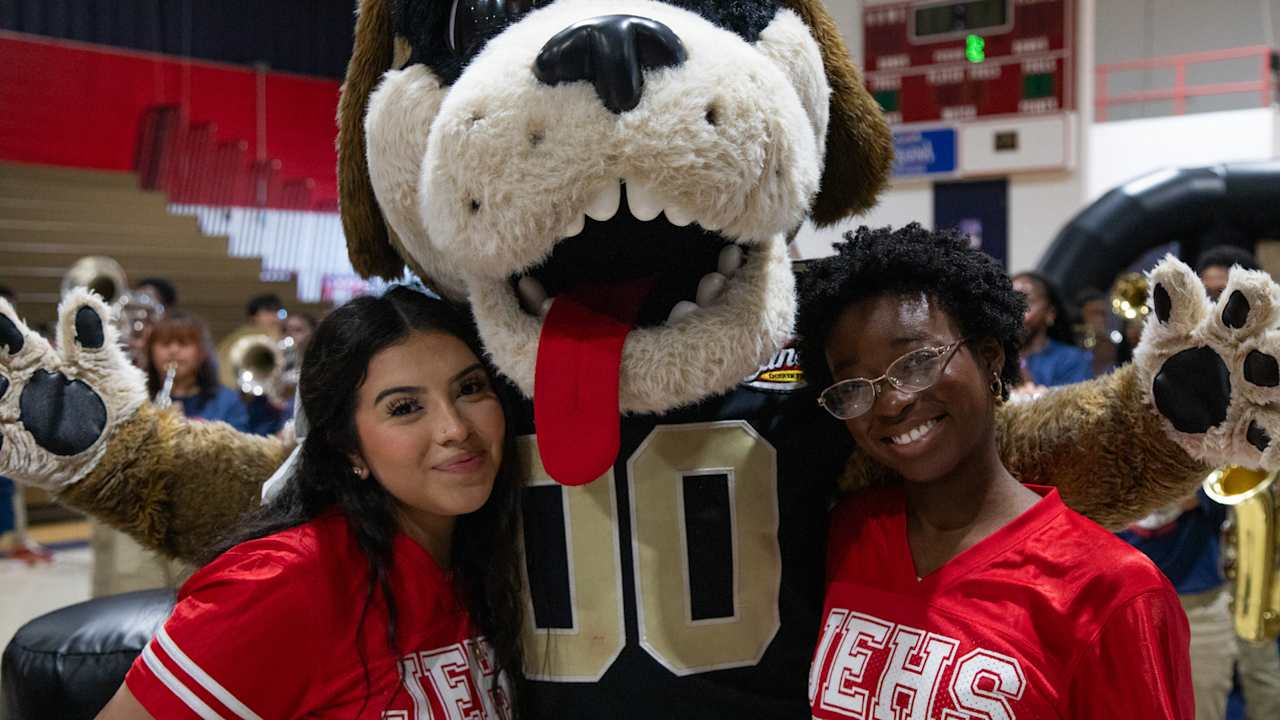 Photos: Saints host football celebration at John Ehret High School