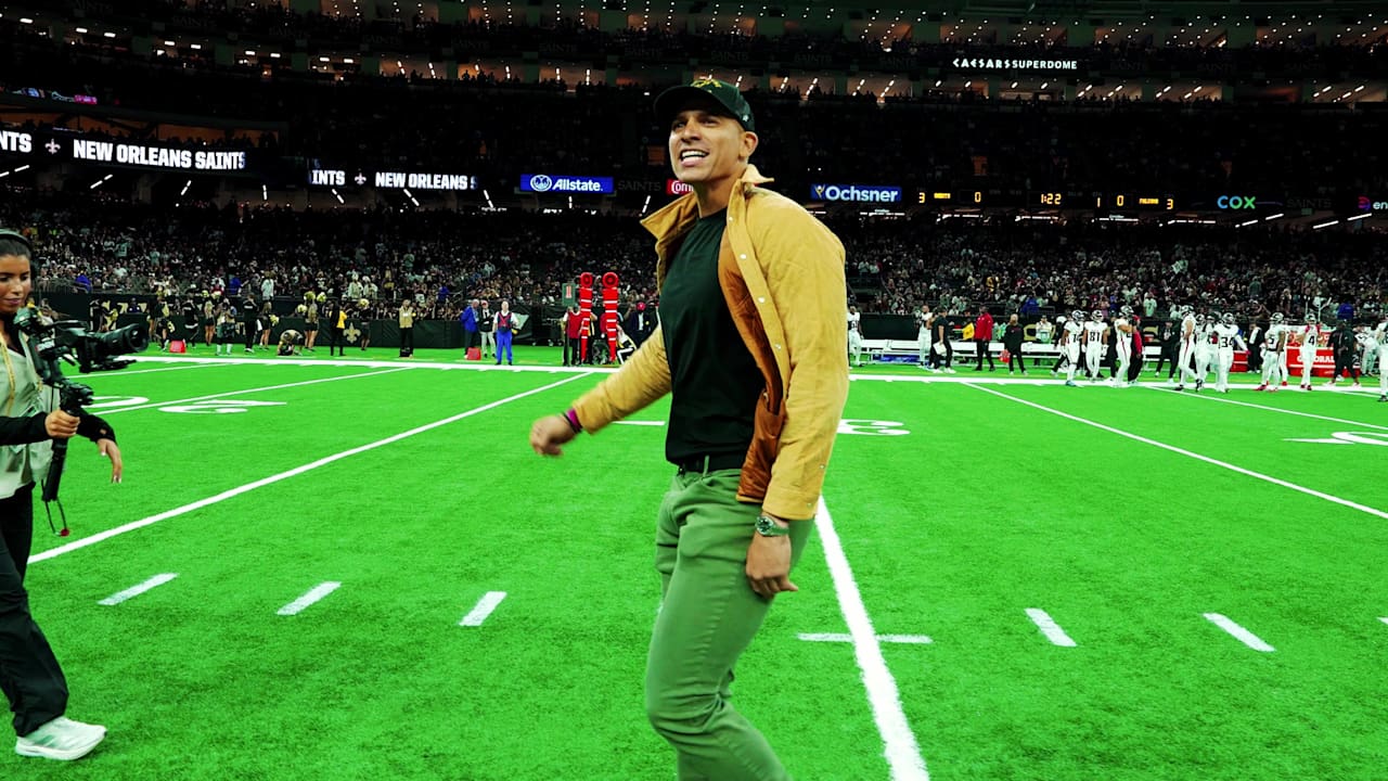 Saints legend Jimmy Graham leads pregame chant for Week 12