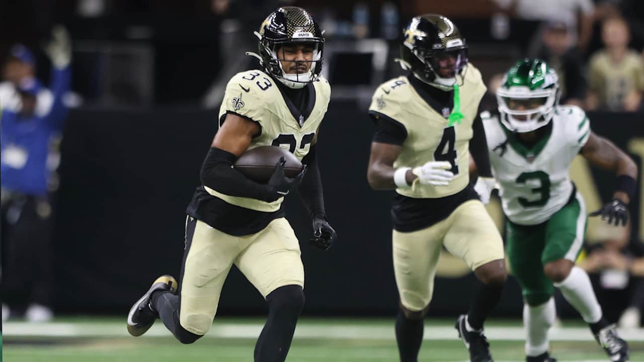 Jonas Sanker reads Brady Cook like a book on 4th down INT