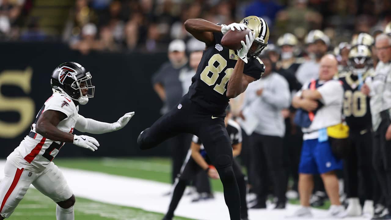 Kevin Austin Jr. taps his toes for a first-down conversion